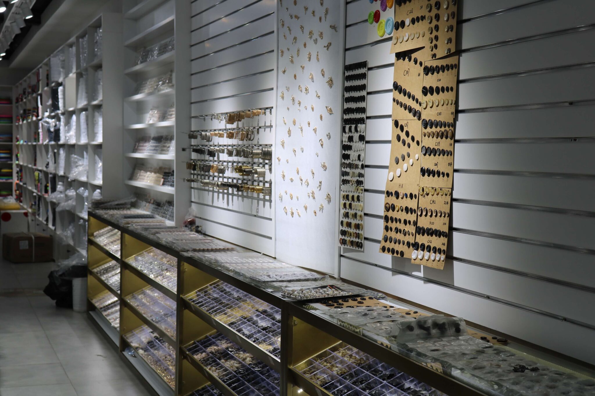 A complete guide to labels and trims in the Fashion Industry