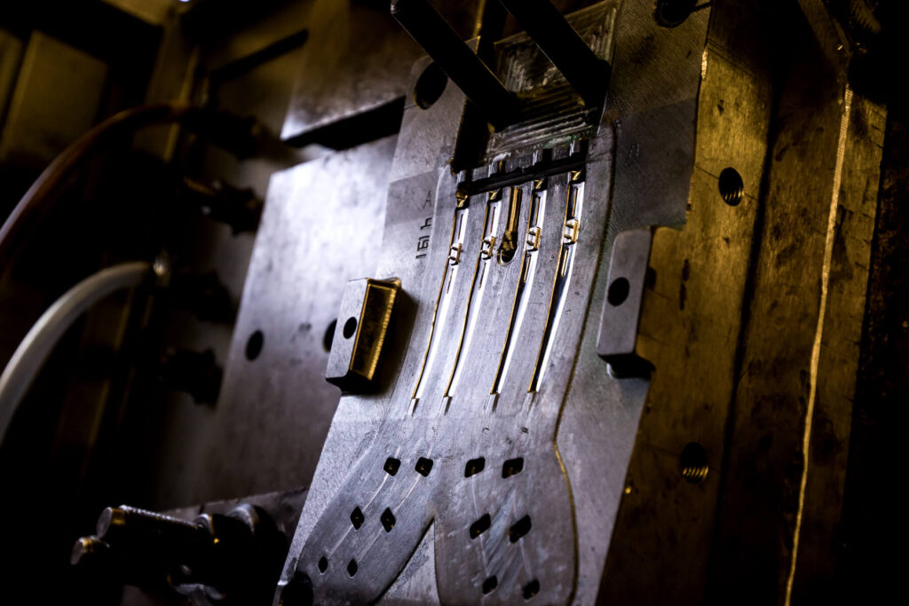 A Brief Guide to Eyewear Manufacturing & Designing | Deepwear